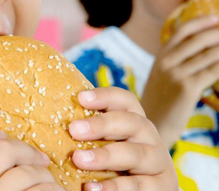 Obesidade infantil: conheça os fatores de risco, como prevenir e tratar